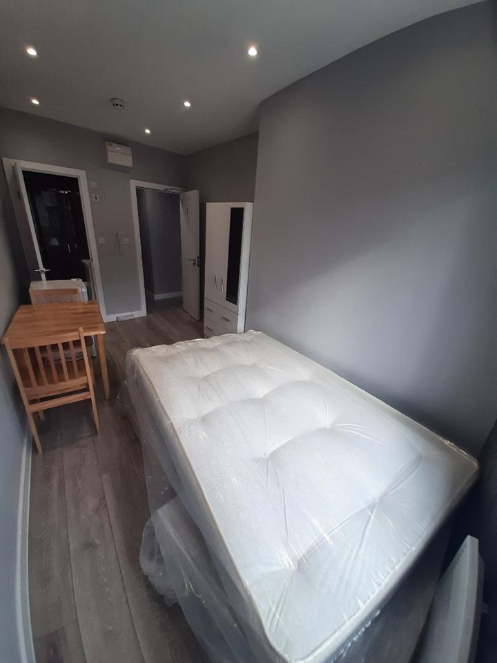 Finchley Central, London N3 - Studio Flat, Long Lane, N3 - To Rent Now ...
