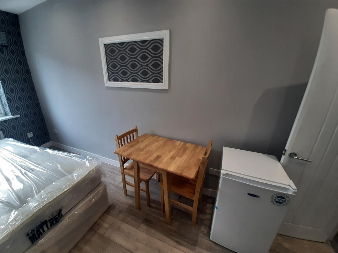 Finchley Central, London N3 - Studio Flat, Long Lane, N3 - To Rent Now ...