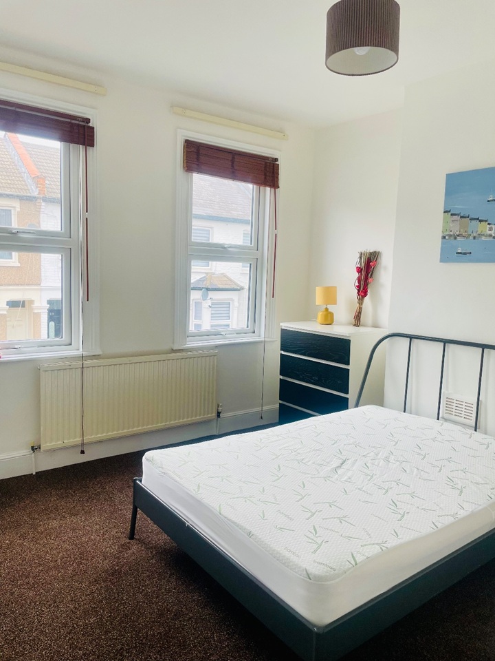 London - Room in a Shared House, Chesterton Road, E13 - To Rent Now for ...