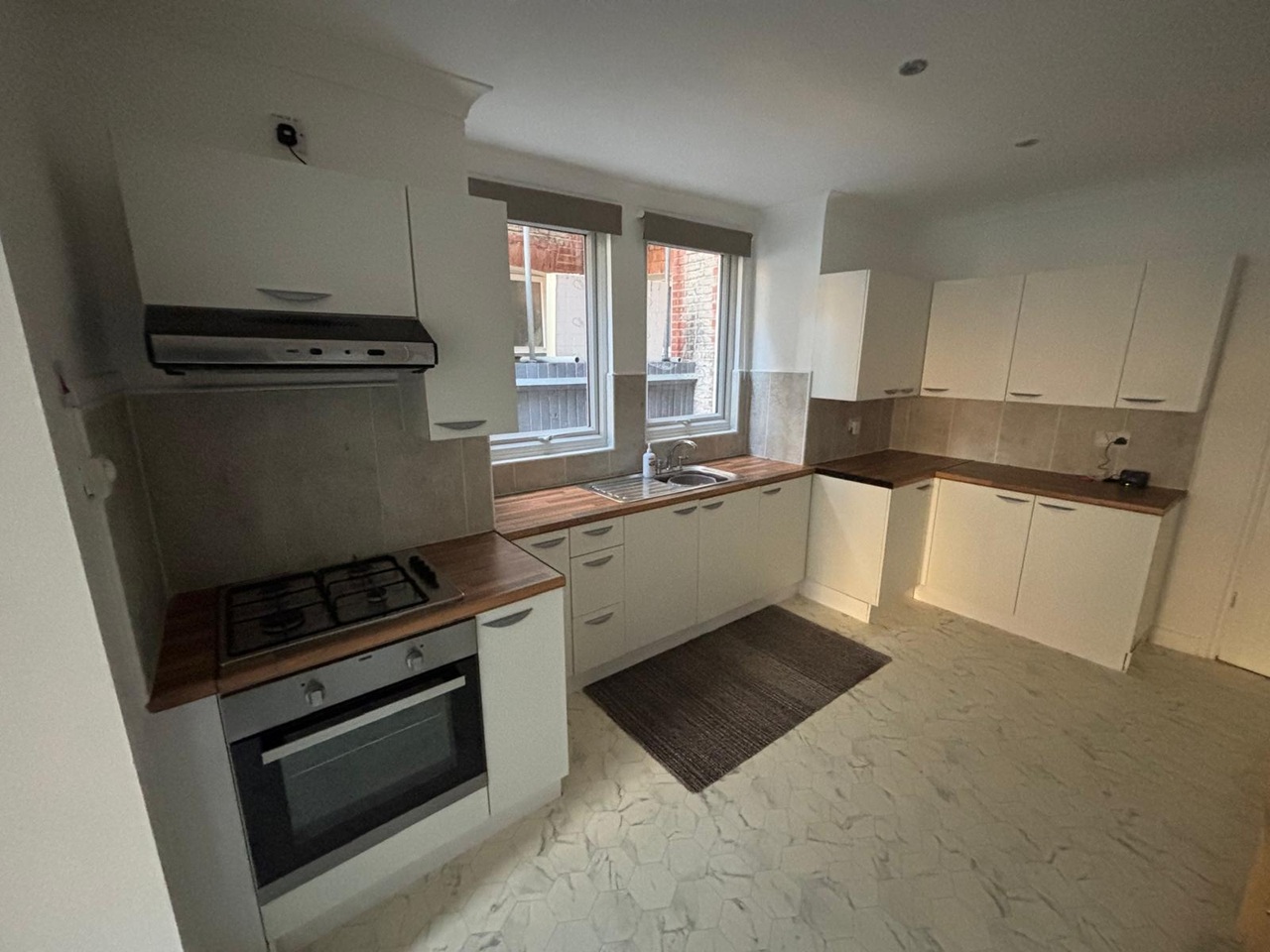 London - 1 Bed Flat, Coverton Road, SW17 - To Rent Now for £1,850.00 p/m