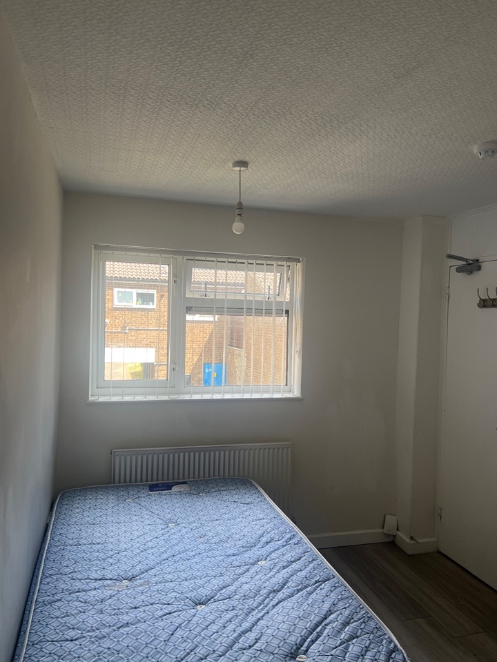 Luton - Room in a Shared House, Elgar Path, LU2 - To Rent Now for £600. ...