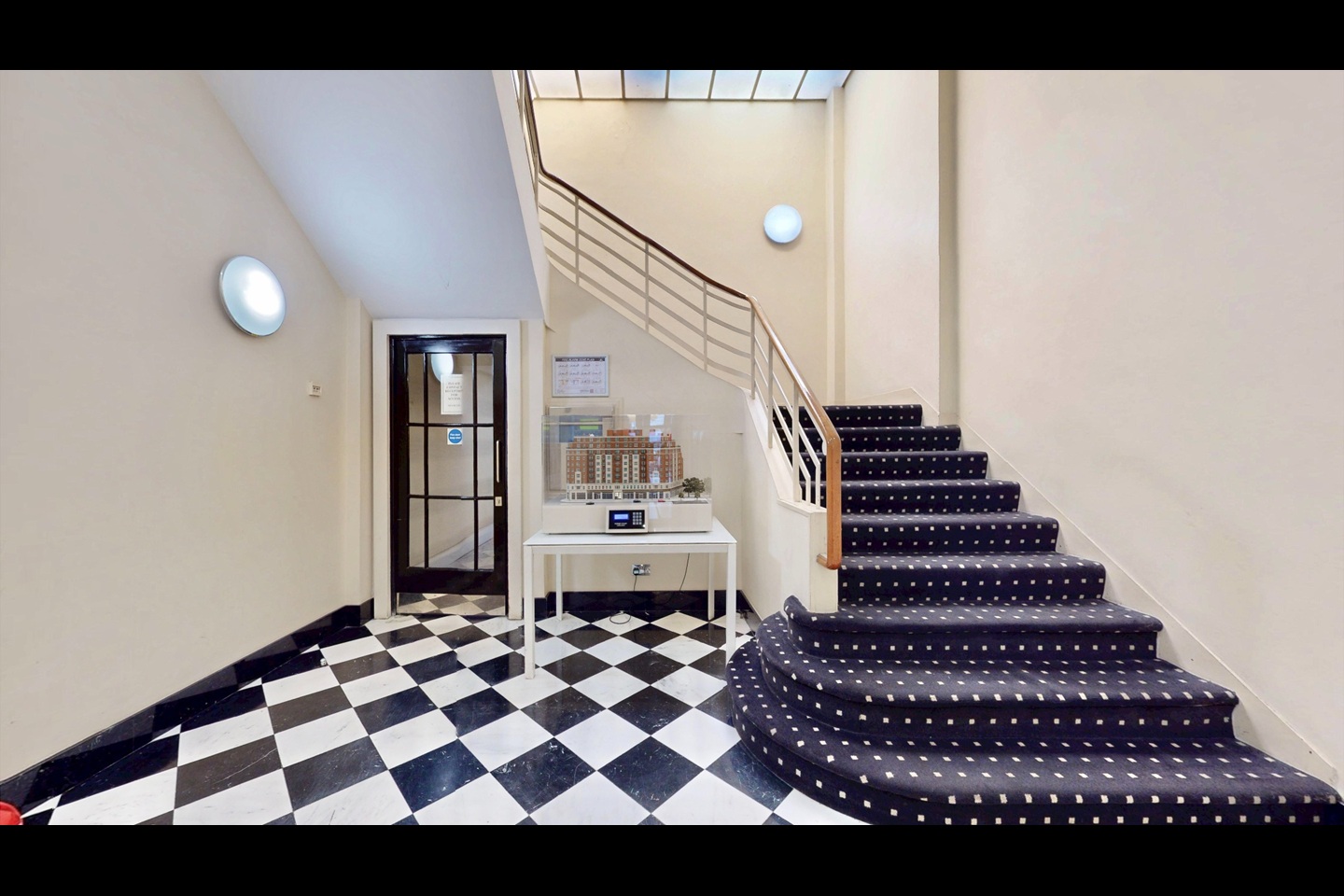 London - Studio Flat, Forset Court, W2 - To Rent Now for £1,600.00 p/m