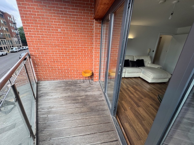 Manchester - 3 Bed Flat, City Road East, M15 - To Rent Now for £1,995. ...