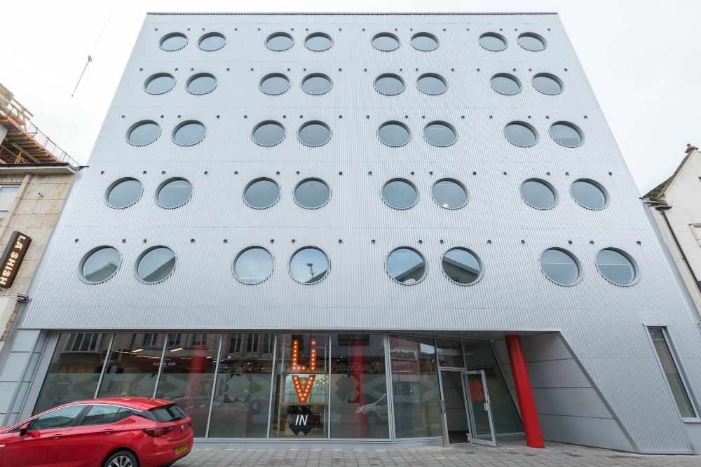 Cardiff - Studio Flat, City Road, CF24 - To Rent Now for £845.00 p/m