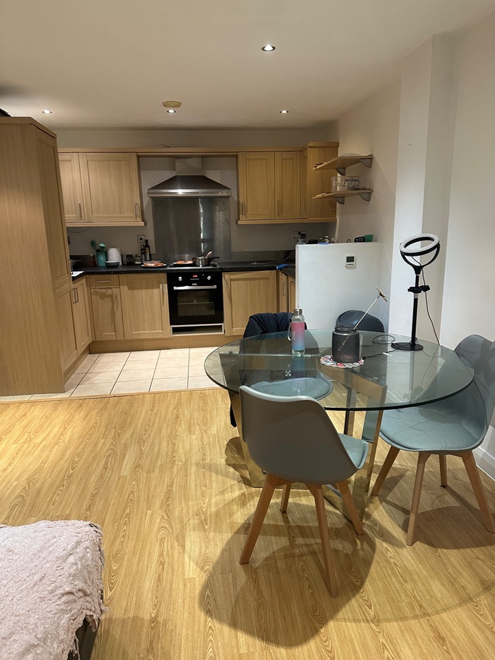 Manchester - 2 Bed Flat, Manchester, M5 - To Rent Now for £1,250.00 p/m