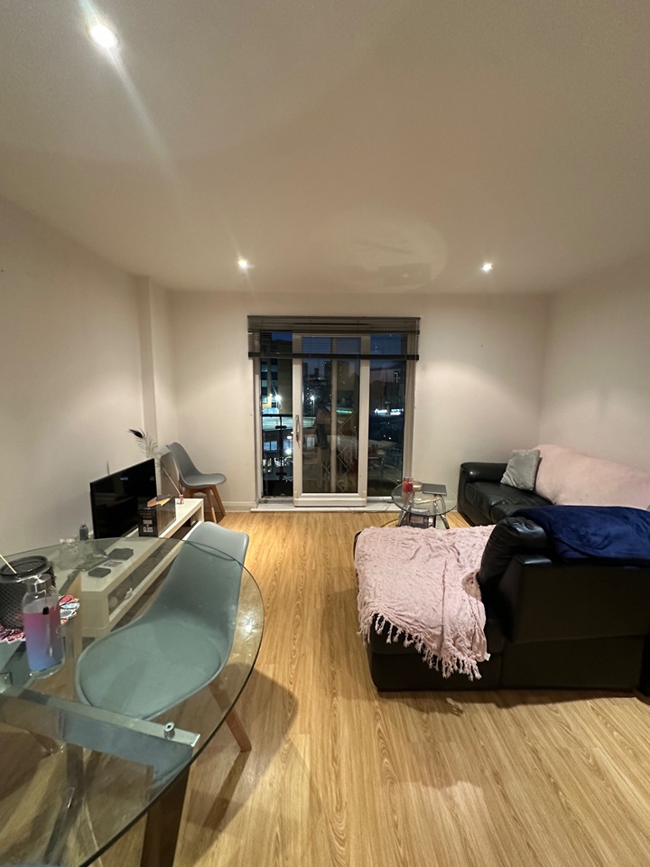 Manchester - 2 Bed Flat, Manchester, M5 - To Rent Now for £1,250.00 p/m