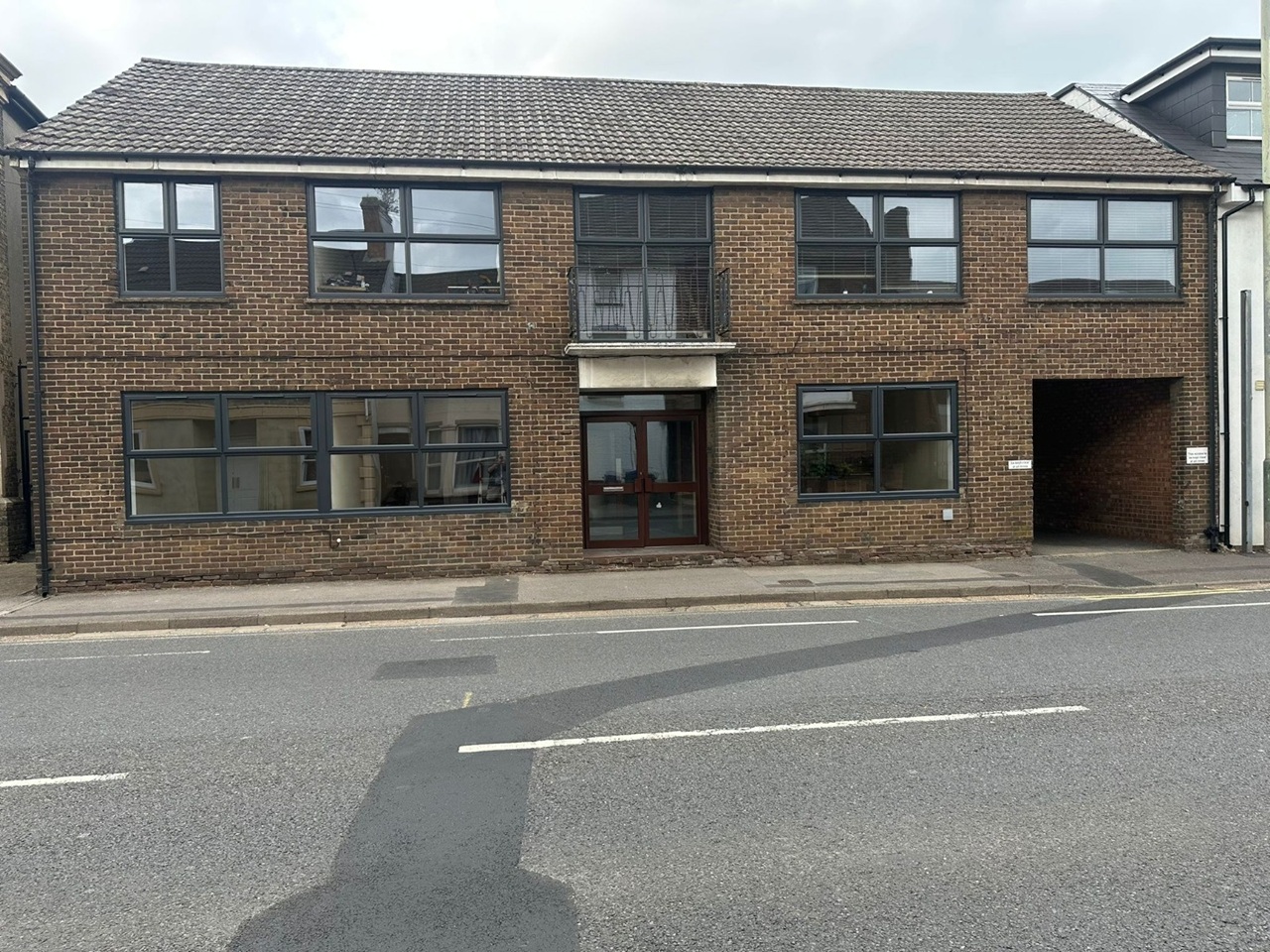 Salisbury - 1 Bed Flat, Wilton Road, SP2 - To Rent Now for £1,000.00 p/m