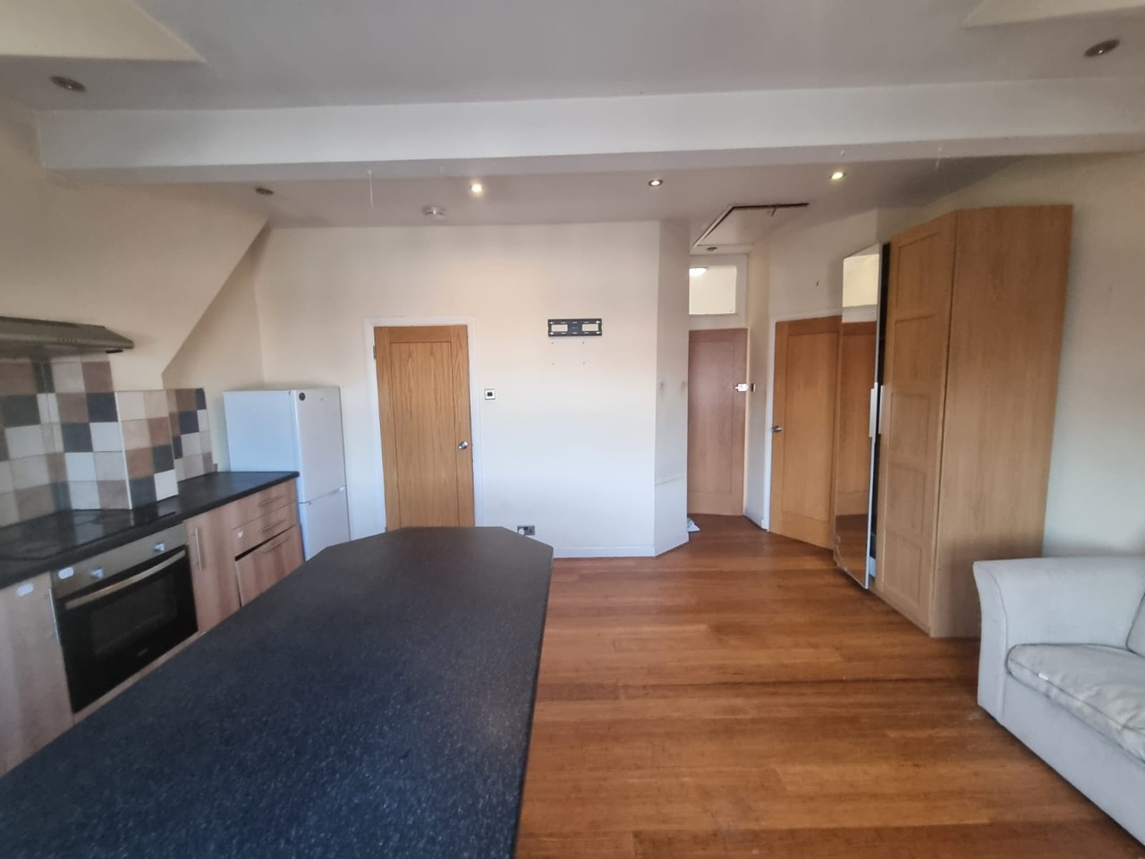 London - 1 Bed Flat, Merton High Street, SW19 - To Rent Now for £1,420. ...