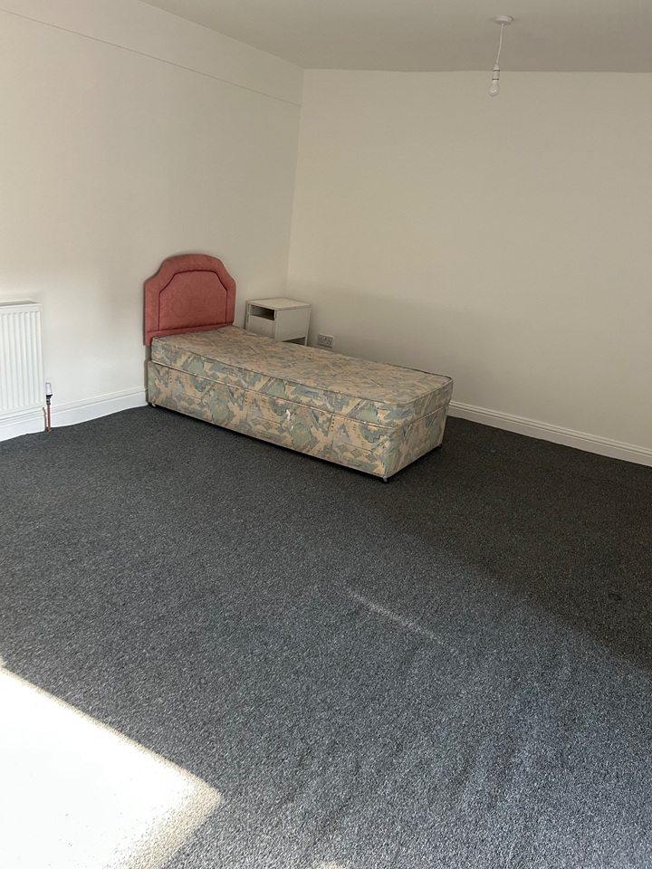 Mexborough - 2 Bed Flat, Main Street, S64 - To Rent Now for £595.00 p/m