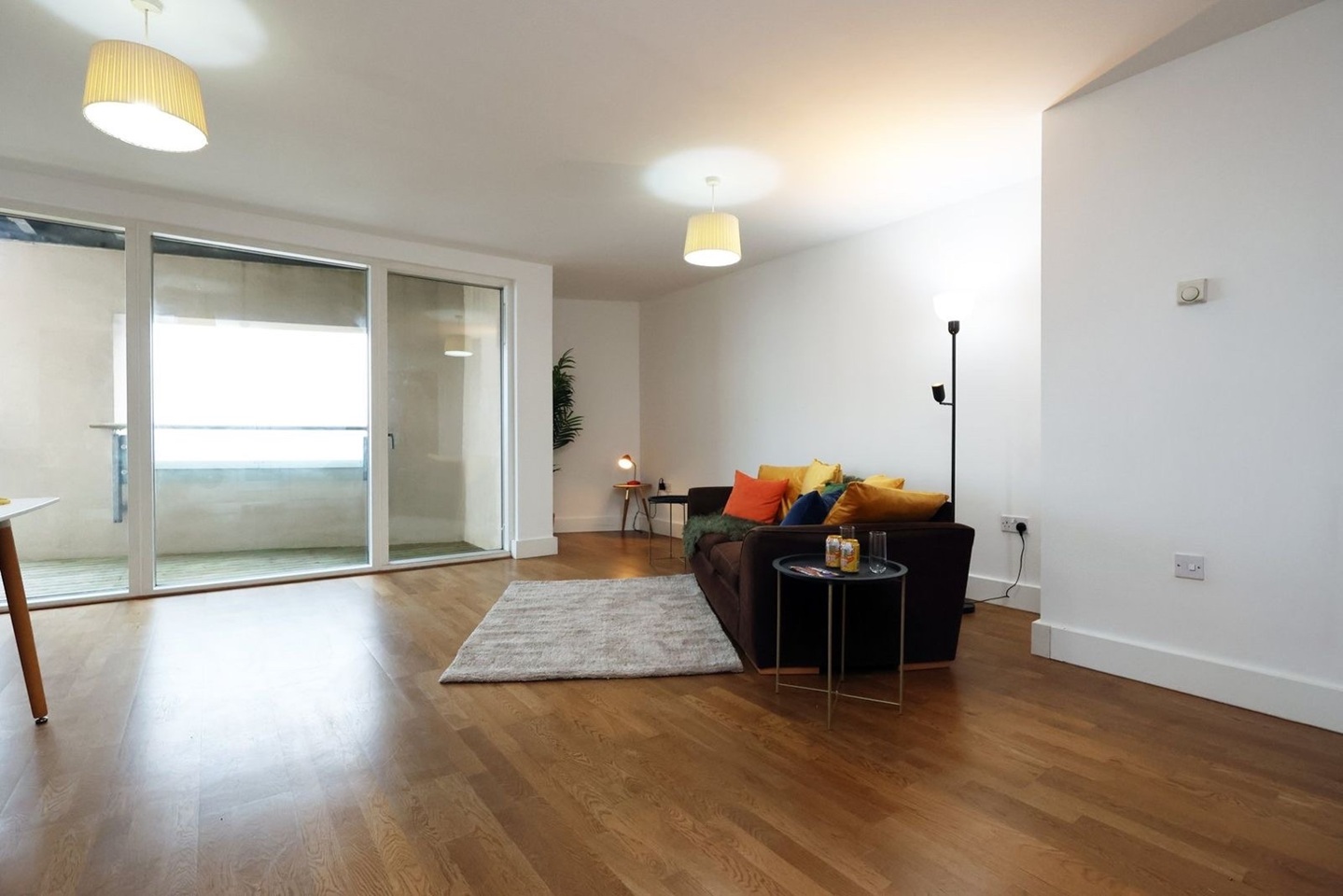 Cardiff - 2 Bed Flat, Falcon Drive, CF10 - To Rent Now for £1,300.00 p/m