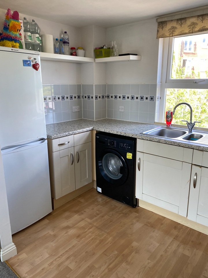 Bristol - Room in a Shared Flat, Squires Court, BS3 - To Rent Now for £ ...