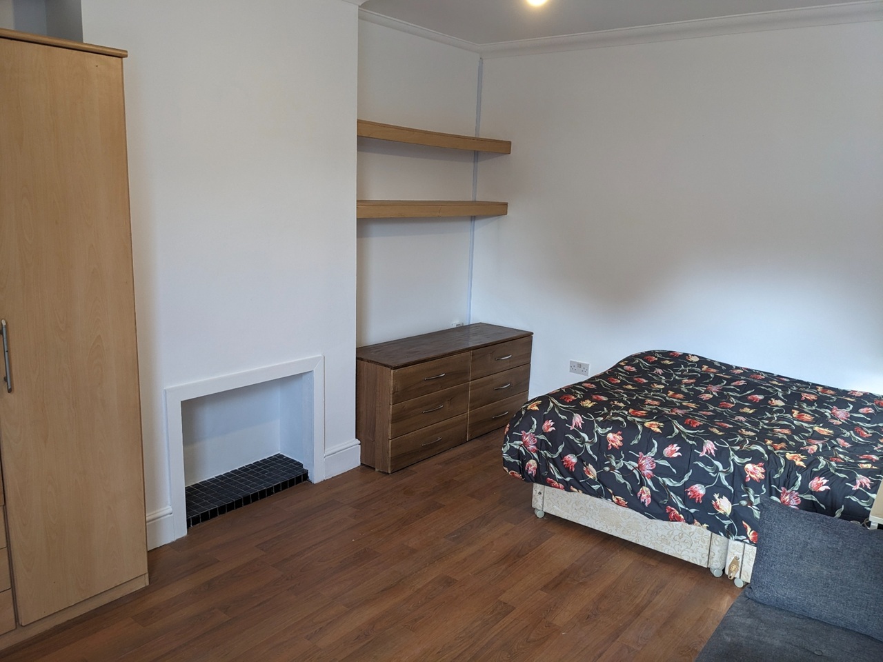 Hounslow - Studio Flat, Standard Road, TW4 - To Rent Now for £1,450.00 p/m