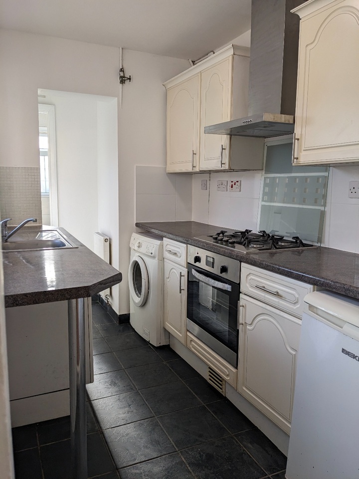 Hounslow - Studio Flat, Standard Road, TW4 - To Rent Now for £1,450.00 p/m
