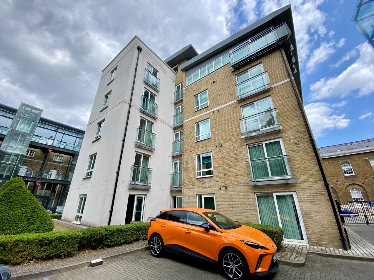 London - 2 Bed Flat, Hopton Road, SE18 - To Rent Now for £1,890.00 p/m