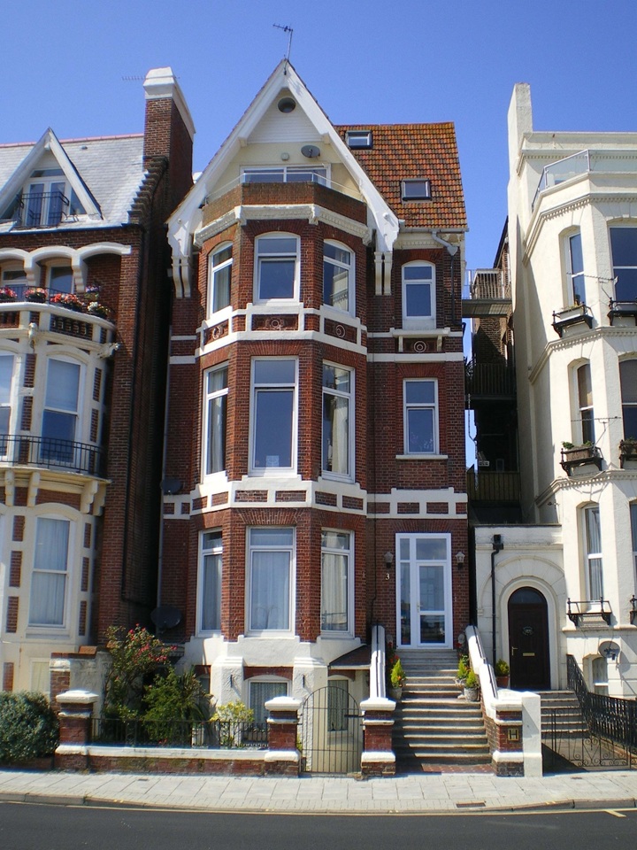 Southsea - Studio Flat, St. Helens Parade, PO4 - To Rent Now for £750. ...