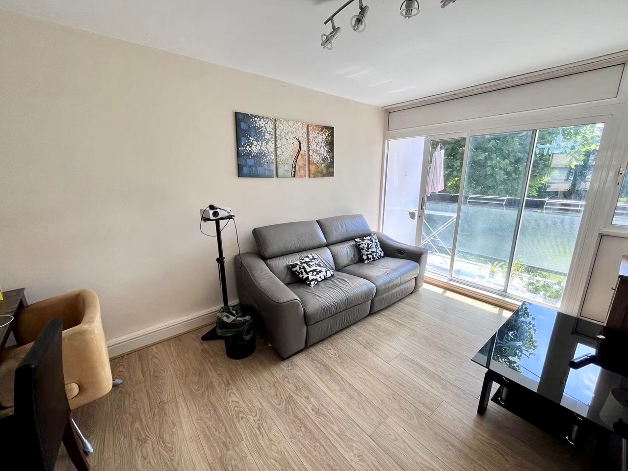 London - 2 Bed Flat, Castleton House, E14 - To Rent Now for £1,900.00 p/m