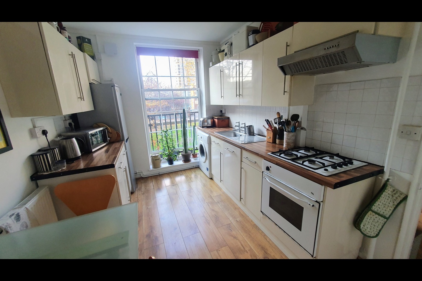 London - 1 Bed Flat, Comber Grove, SE5 - To Rent Now for £1,800.00 p/m