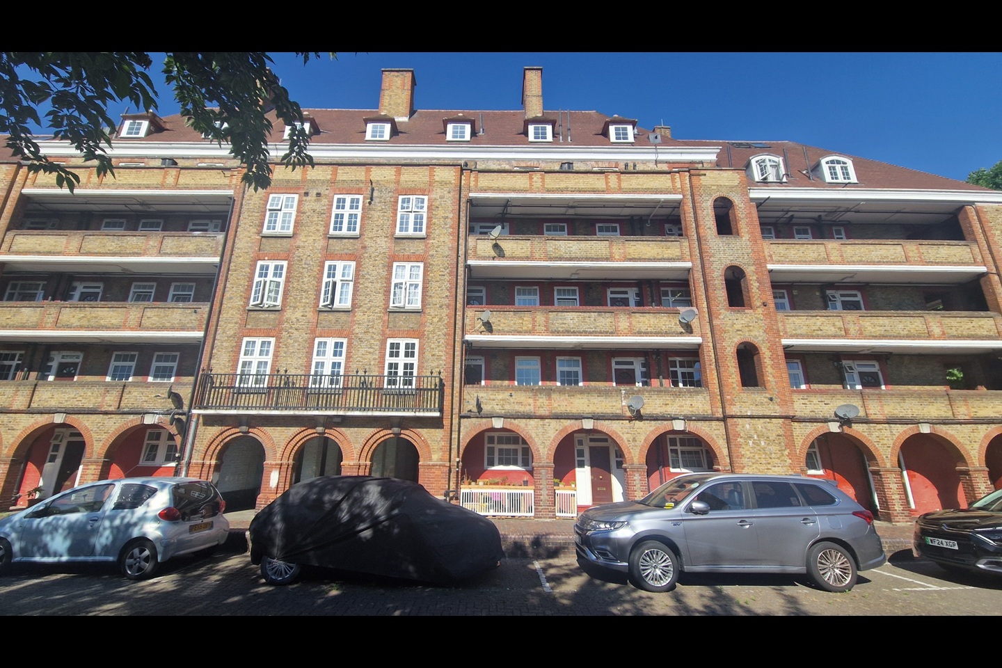 London - 1 Bed Flat, Comber Grove, SE5 - To Rent Now for £1,800.00 p/m