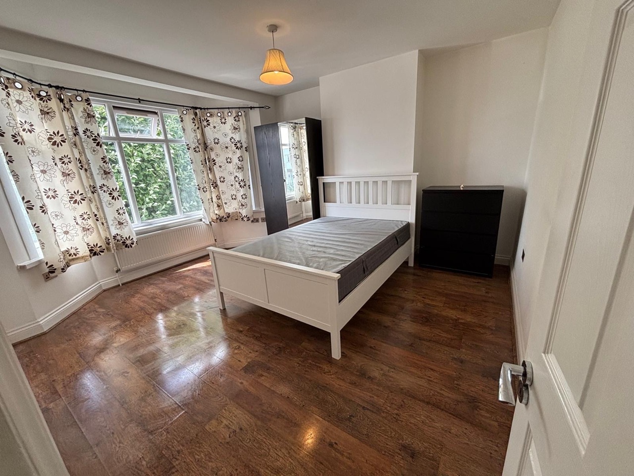 London - Room in a Shared House, London, N18 - To Rent Now for £750.00 p/m