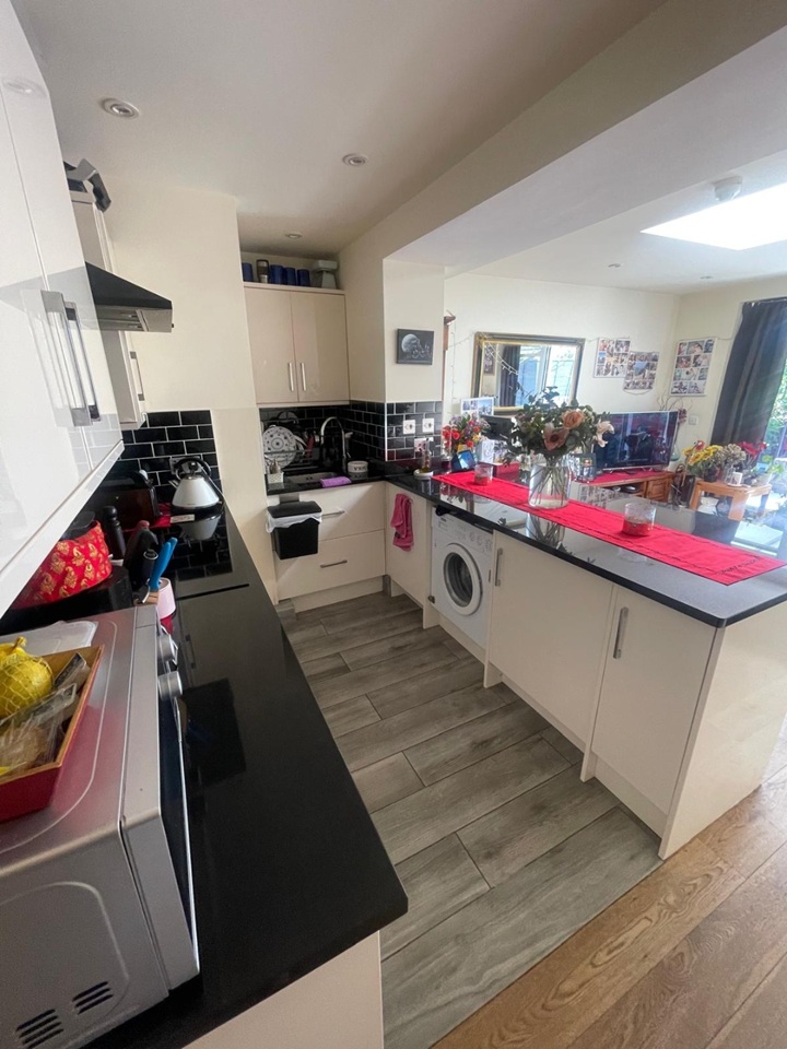 London - 1 Bed Flat, Broxholm Road, SE27 - To Rent Now for £1,300.00 p/m