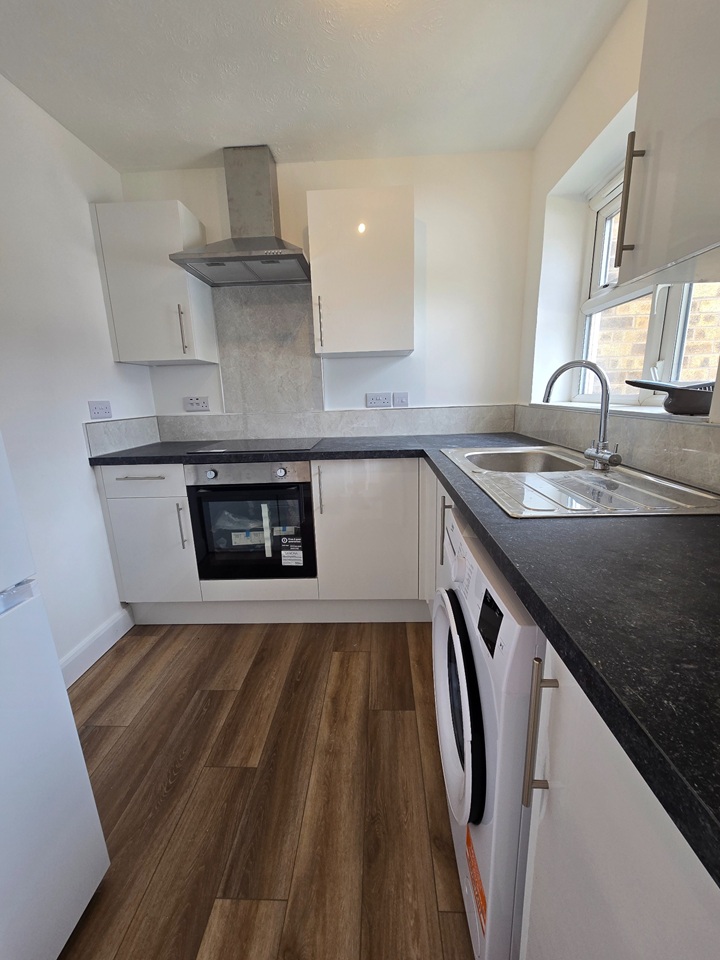 Lower Earley, Reading - 1 Bed Terraced House, Colmworth Close, RG6 - To ...