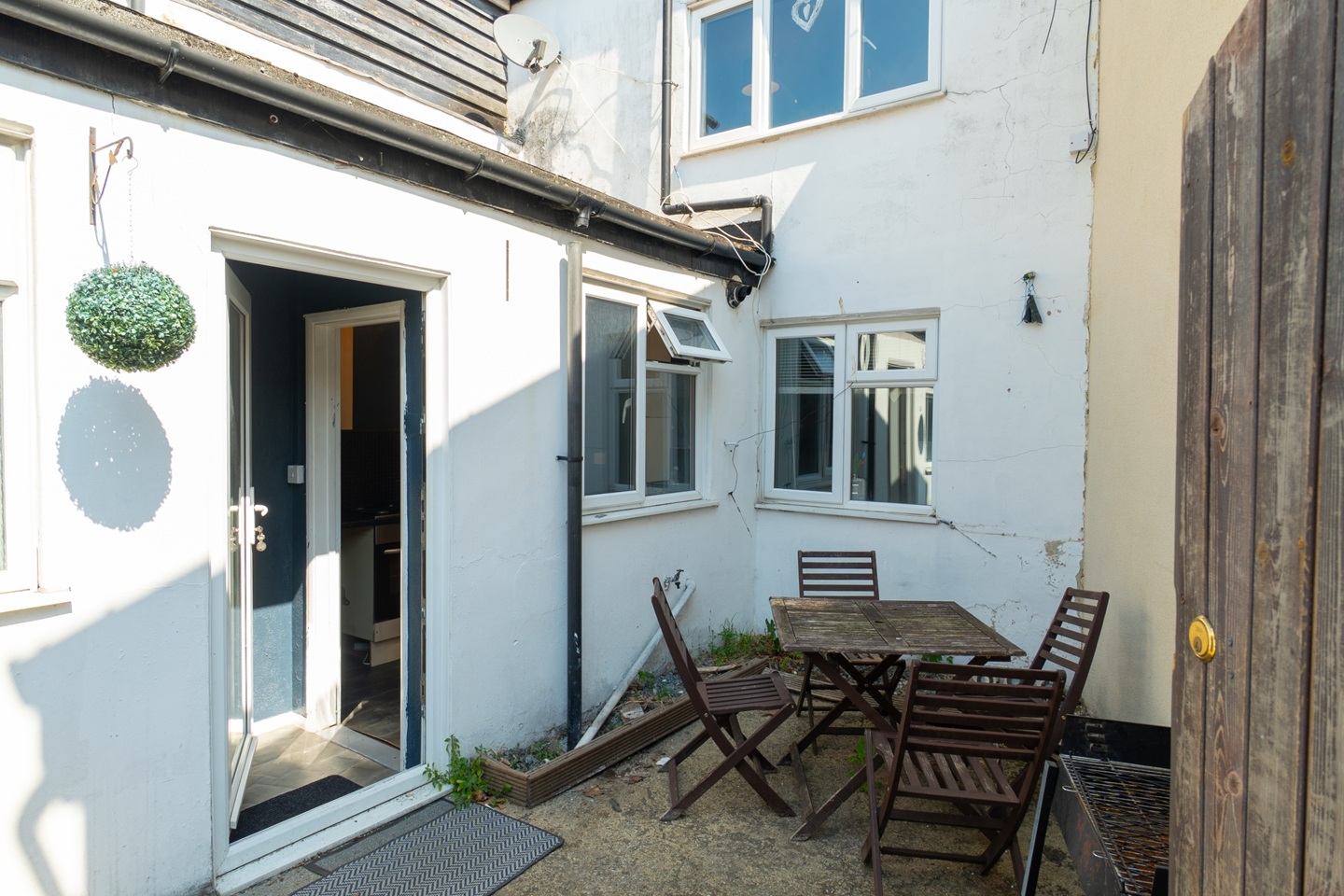 Gillingham - 2 Bed Terraced House, Saunders Street, ME7 - To Rent Now ...