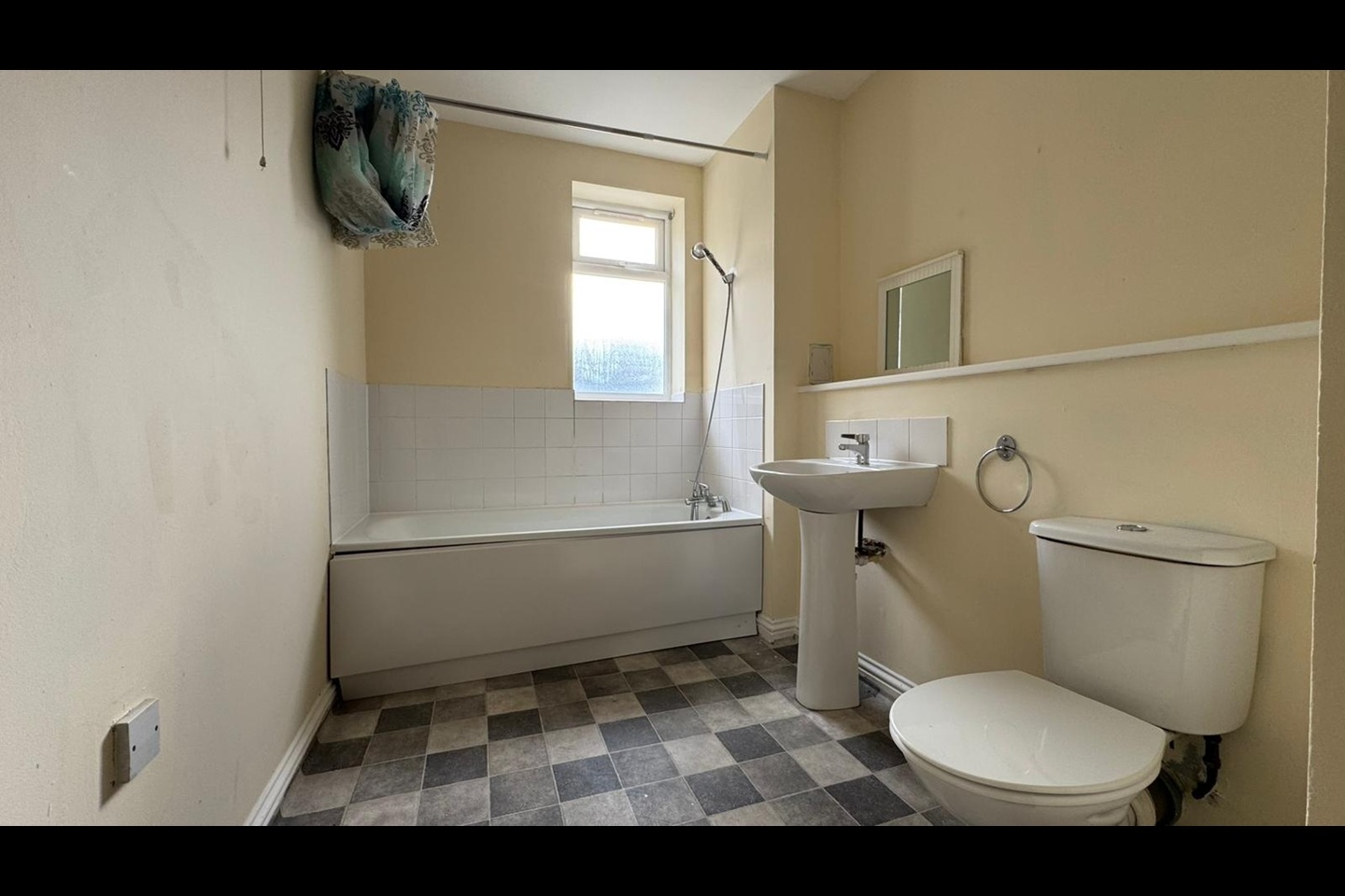 Dagenham - 1 Bed Flat, Oxlow Lane, RM10 - To Rent Now for £1,450.00 p/m