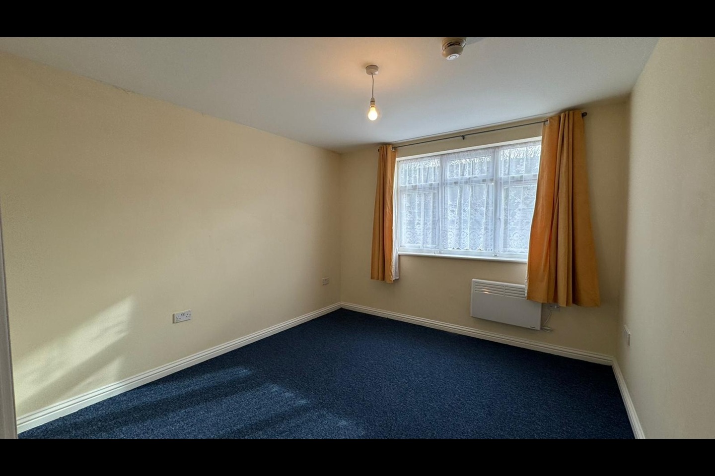 Dagenham - 1 Bed Flat, Oxlow Lane, RM10 - To Rent Now for £1,450.00 p/m
