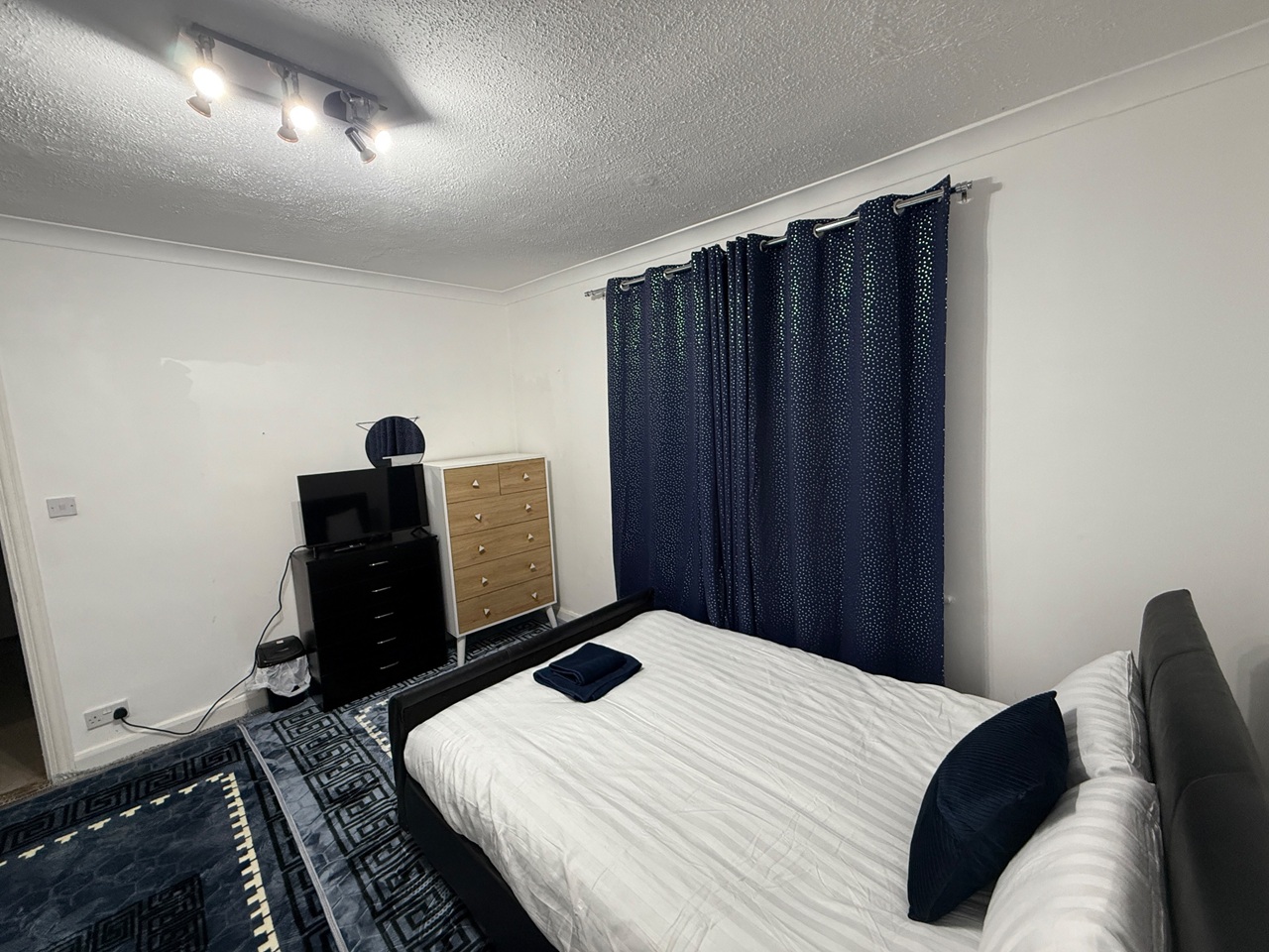 Croydon - Room in a Shared House, Foxley Road, CR7 - To Rent Now for £ ...