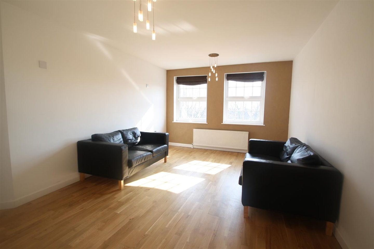 Barkingside, Ilford - 2 Bed Flat, Neon Court, IG6 - To Rent Now for £ ...
