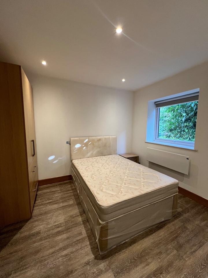 London - 1 Bed Flat, Patton Studios, NW9 - To Rent Now for £1,500.00 p/m