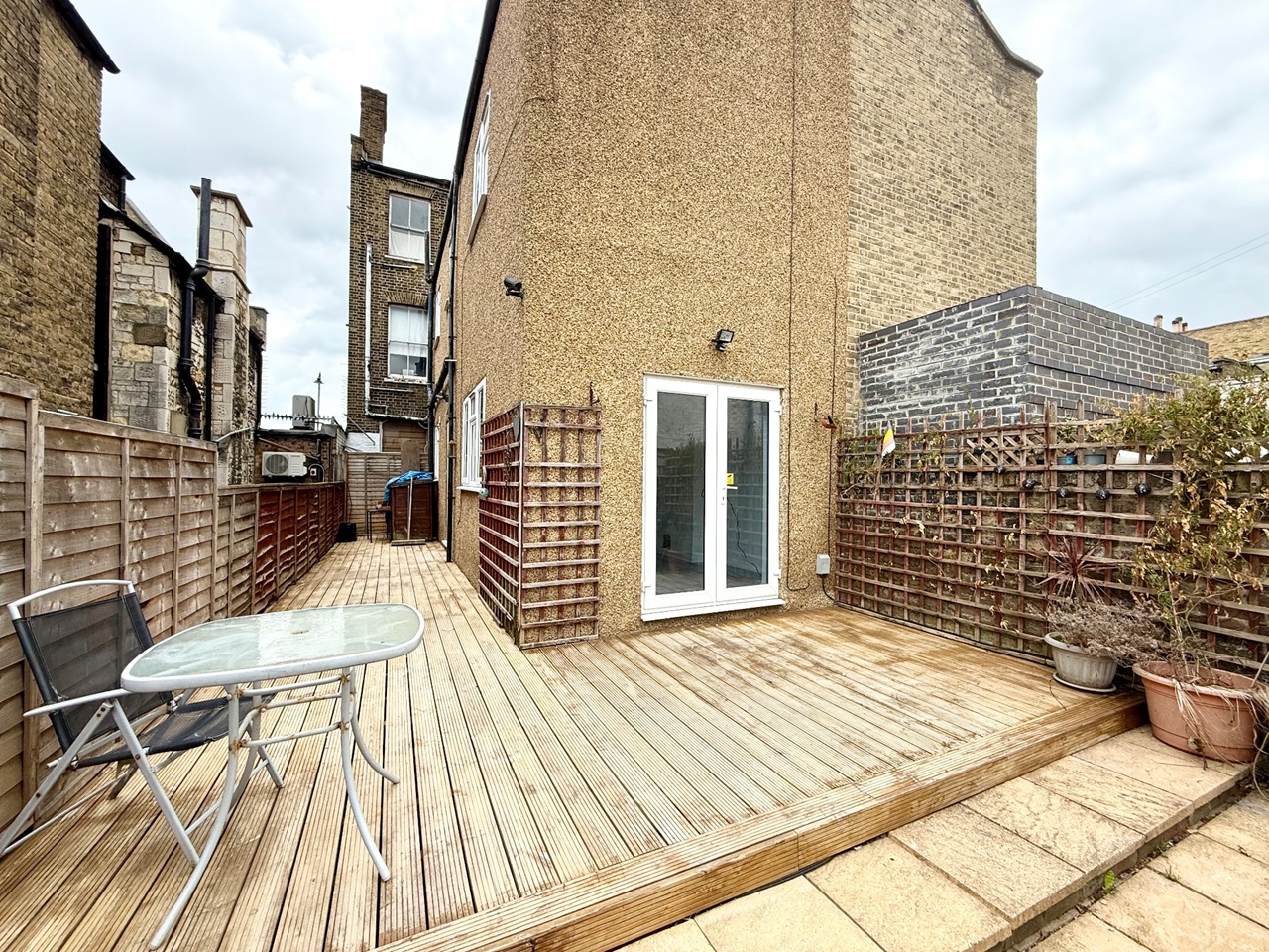 London - 2 Bed Maisonette, Bloom Grove, SE27 - To Rent Now for £1,900. ...