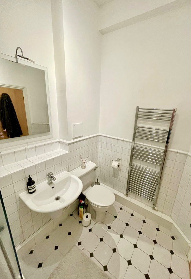 London - 1 Bed Flat, Burrell's Wharf Square, E14 - To Rent Now for £ ...