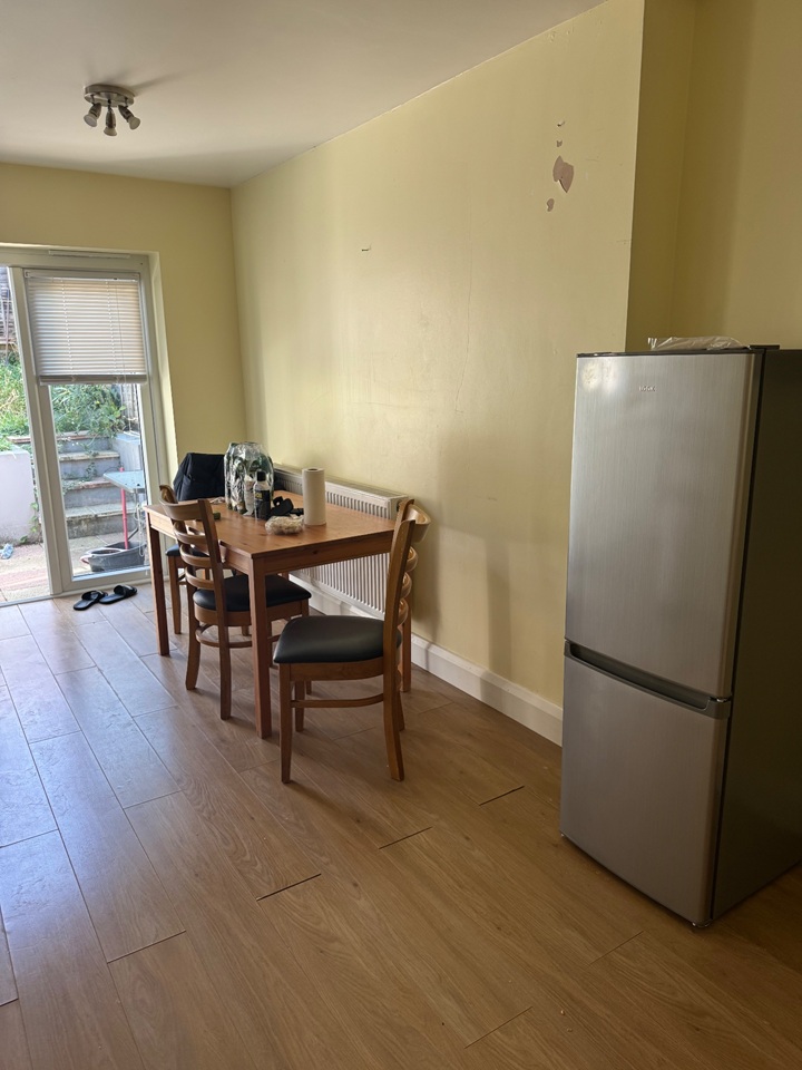 Bromley - Room in a Shared House, Keedonwood Road, BR1 - To Rent Now ...