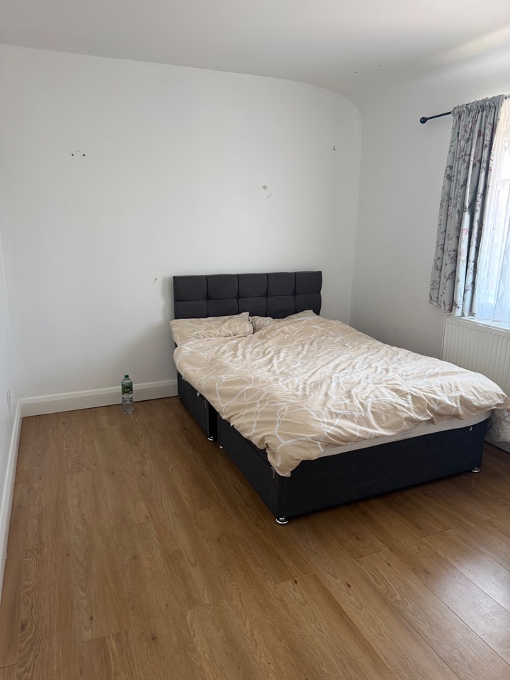 Bromley - Room in a Shared House, Keedonwood Road, BR1 - To Rent Now ...