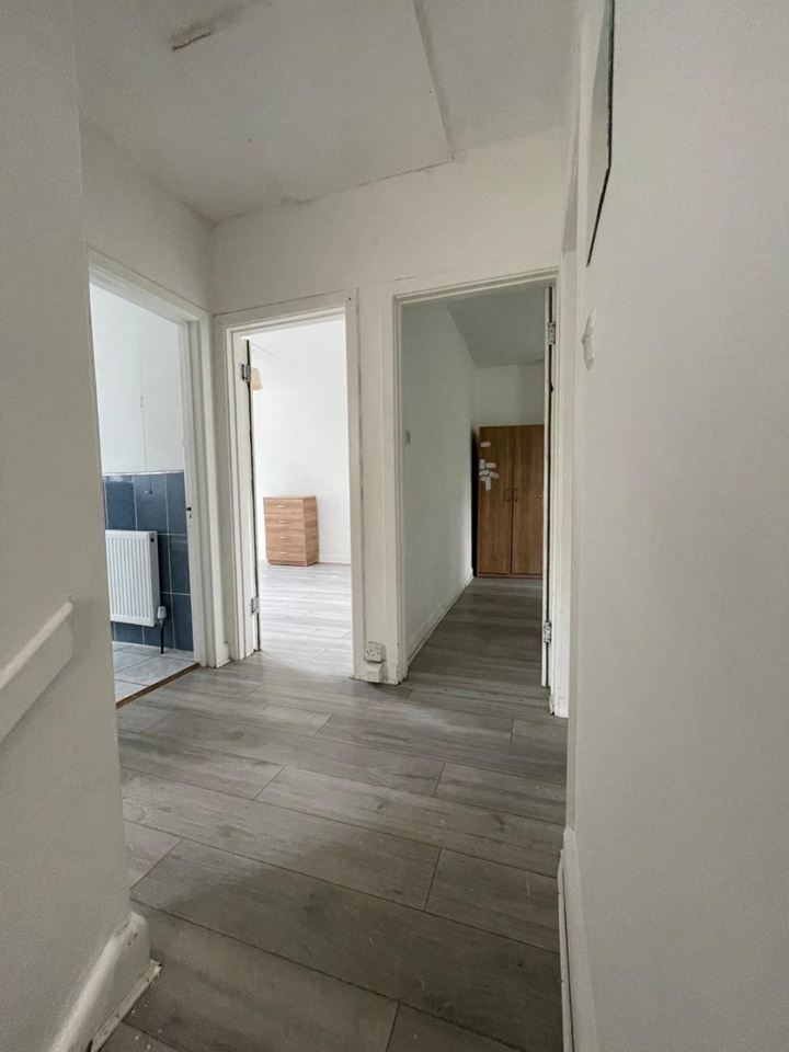 London - 2 Bed Semi-Detached House, Neasden Lane, NW10 - To Rent Now ...