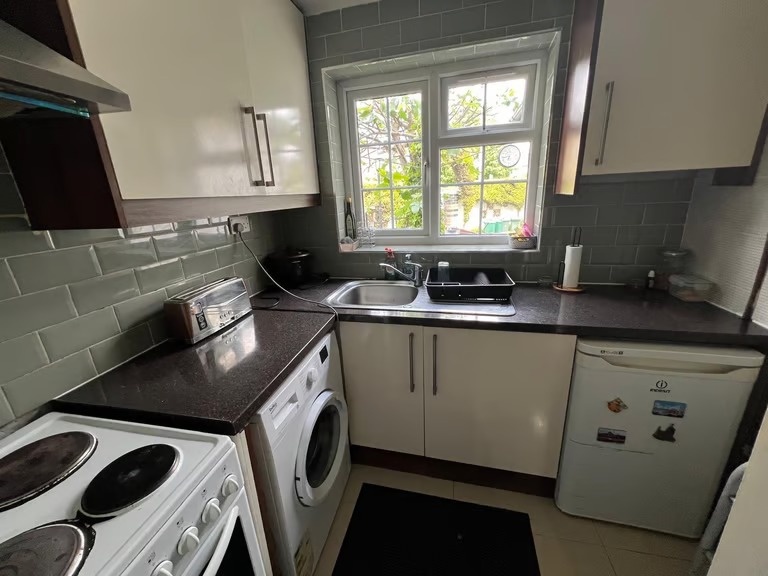 Hayes - Studio Flat, Townfield Road, UB3 - To Rent Now for £1,200.00 p/m