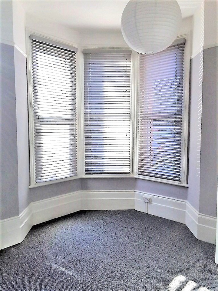 Folkestone - Studio Flat, Trevarra Court, CT20 - To Rent Now for £650. ...