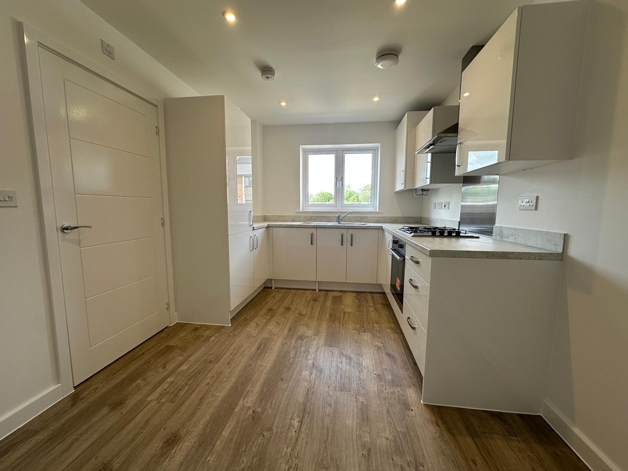 Gloucestershire - 3 Bed Semi-Detached House, Spindle Way, GL2 - To Rent ...