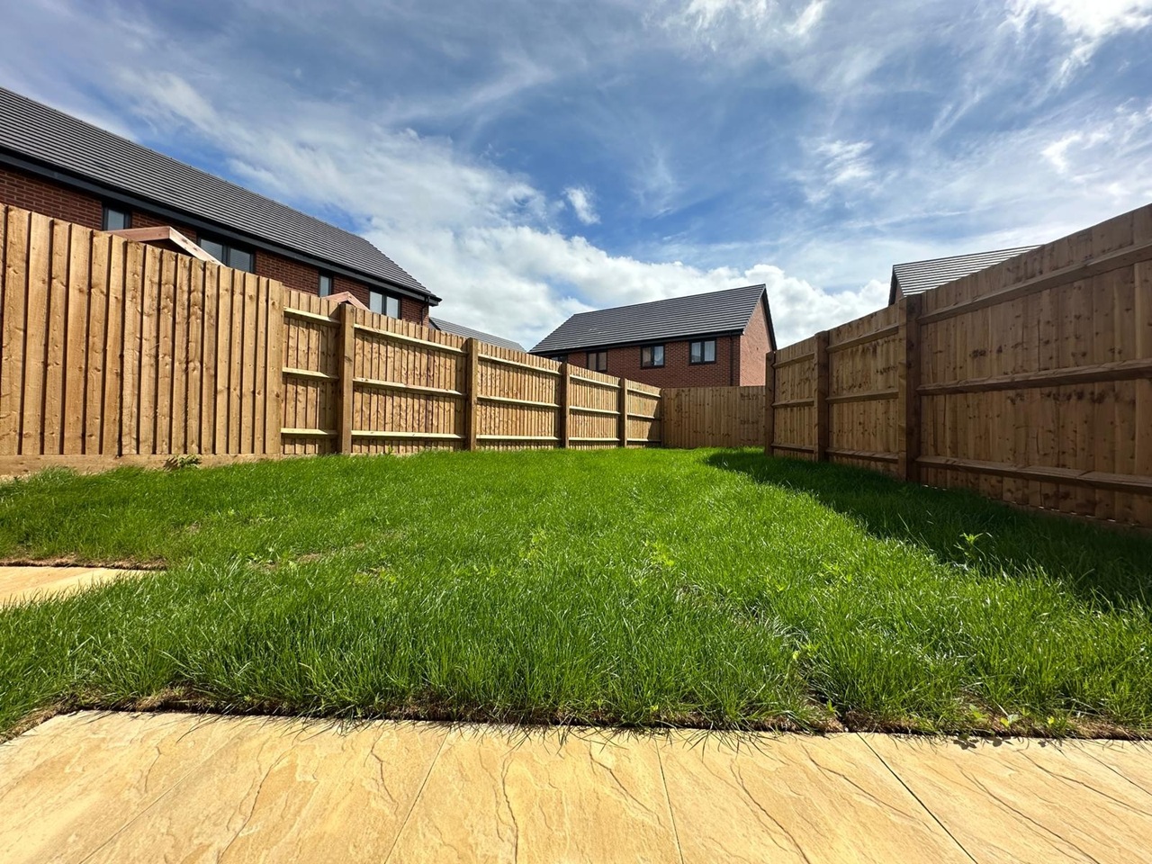 Gloucestershire - 3 Bed Semi-Detached House, Spindle Way, GL2 - To Rent ...