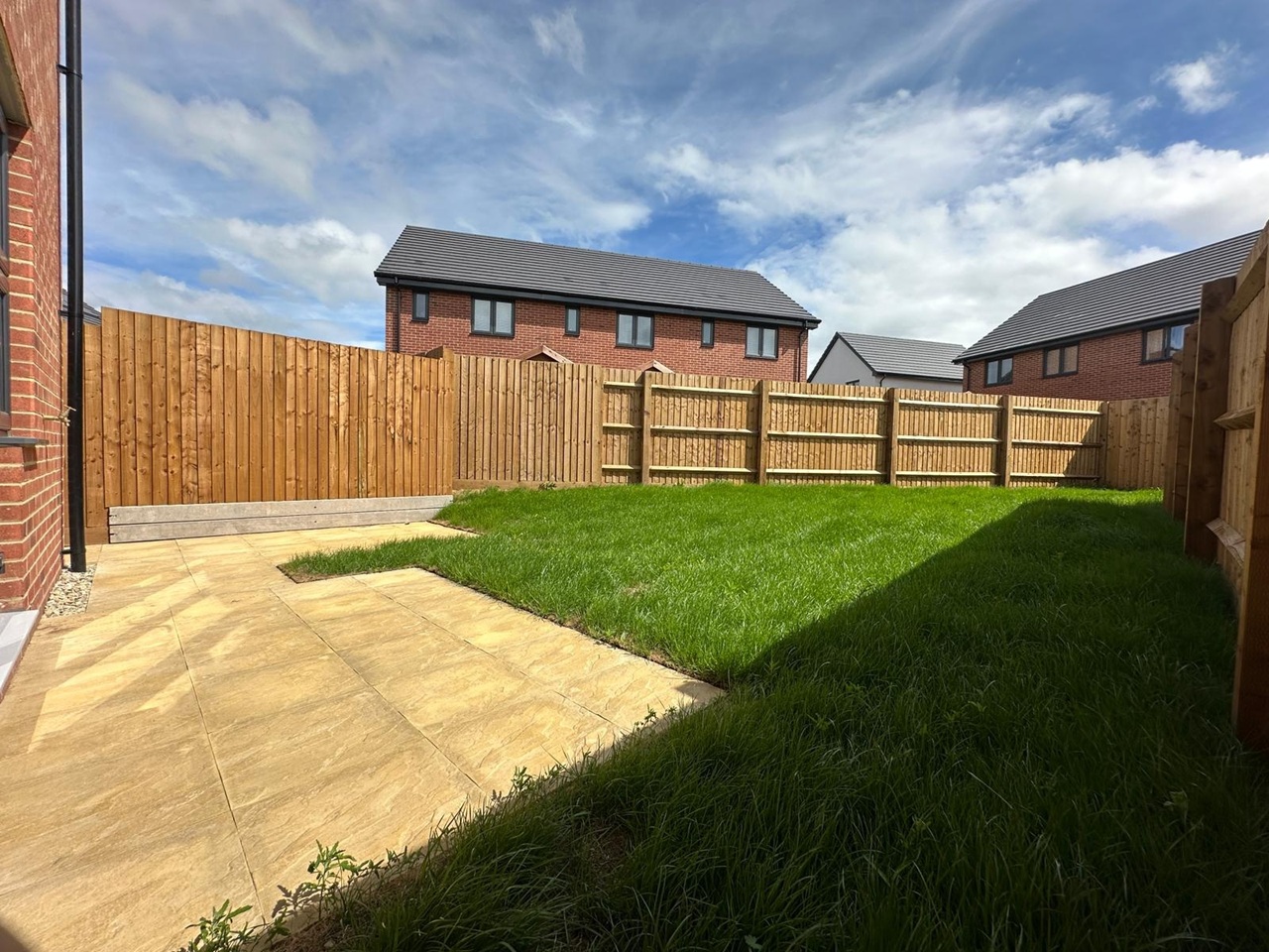 Gloucestershire - 3 Bed Semi-Detached House, Spindle Way, GL2 - To Rent ...