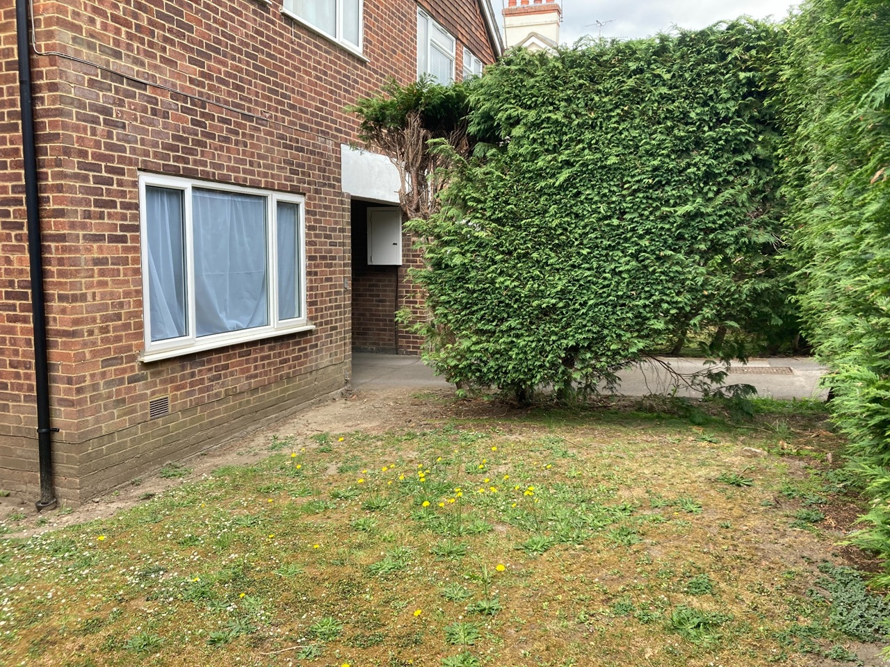 Tongham, Farnham - 1 Bed Flat, Oxenden Road, GU10 - To Rent Now for £ ...