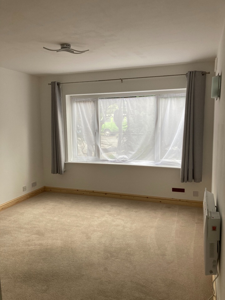 Tongham, Farnham - 1 Bed Flat, Oxenden Road, GU10 - To Rent Now for £ ...