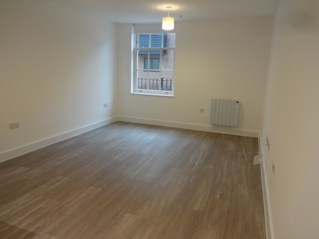 London - 3 Bed Flat, Church Road, NW10 - To Rent Now for £2,150.00 p/m