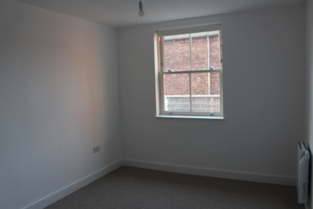 London - 3 Bed Flat, Church Road, NW10 - To Rent Now for £2,150.00 p/m