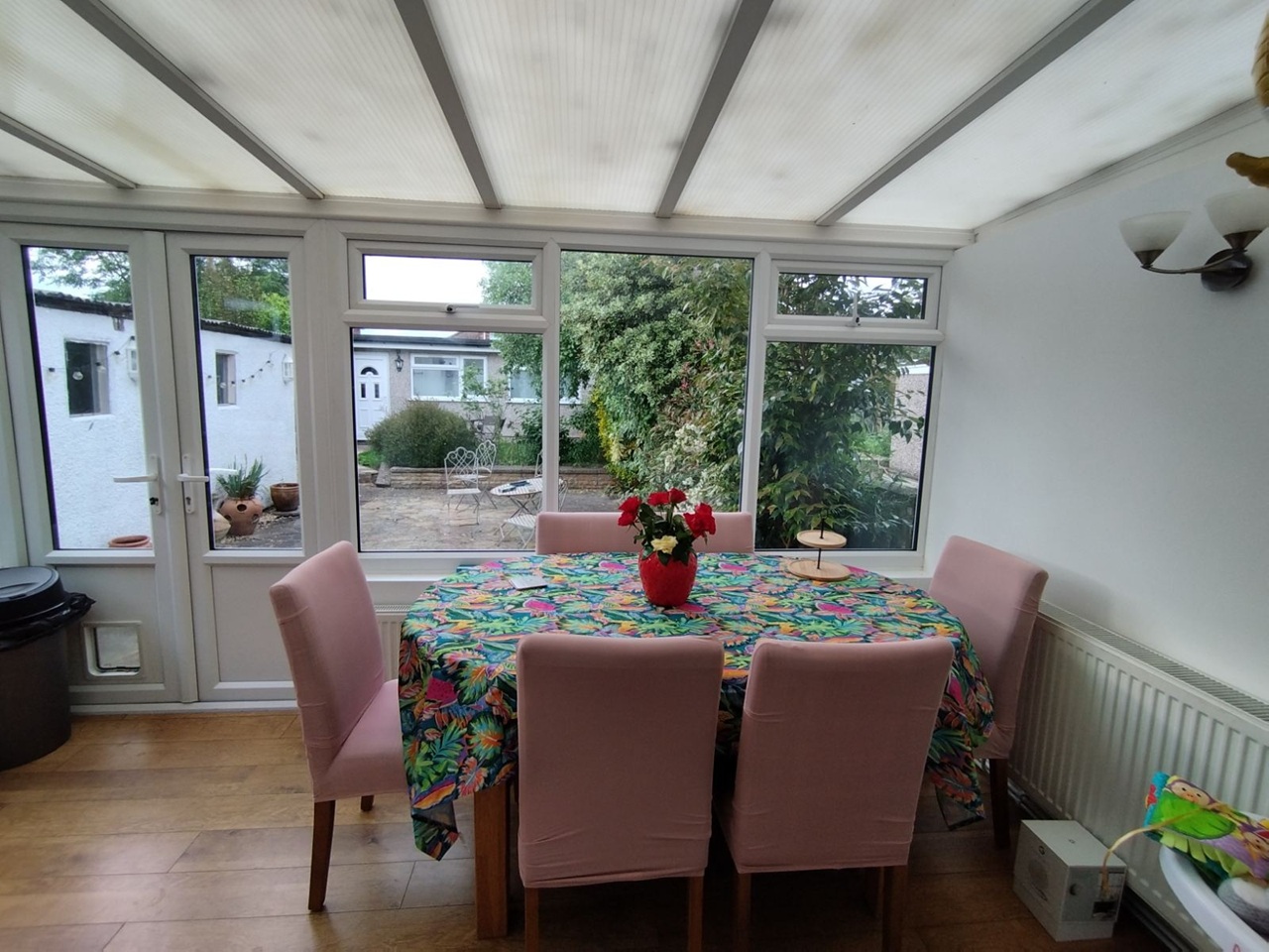 Staines-Upon-Thames - 3 Bed Semi-Detached House, Stuart Way, TW18 - To ...