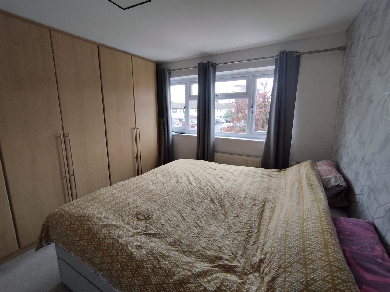 Staines-Upon-Thames - 3 Bed Semi-Detached House, Stuart Way, TW18 - To ...