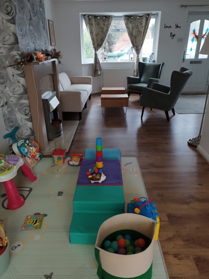 Staines-Upon-Thames - 3 Bed Semi-Detached House, Stuart Way, TW18 - To ...