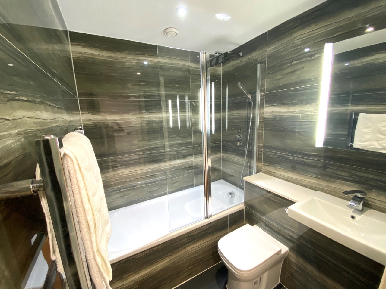 London - 2 Bed Flat, Signal House, SE1 - To Rent Now for £2,773.33 p/m