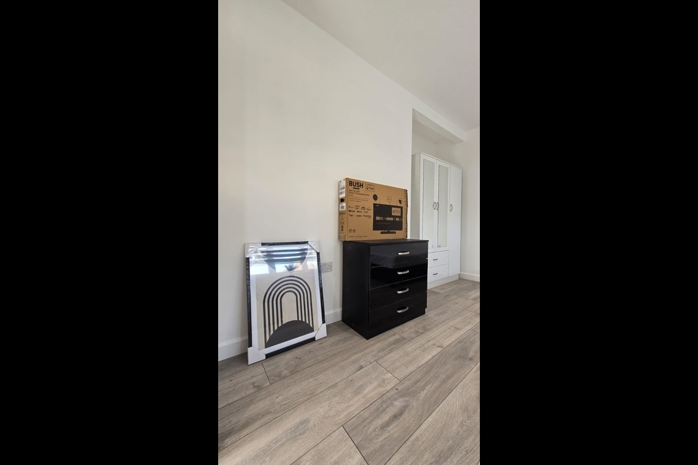 Waltham Cross - Studio Flat, Leven Drive, EN8 - To Rent Now for £1,000. ...